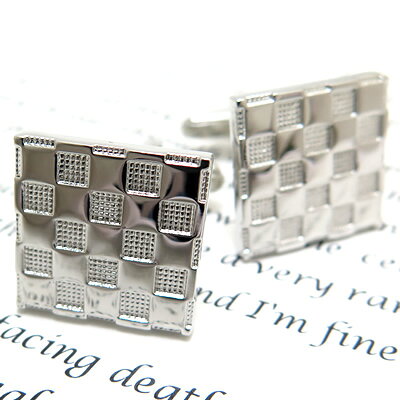 CHECKERED PATTERN SQUARE 2種類のテクスチャを格子状に配置した正方形のカフス。 シンプルで飽きのこないデザインです。 SIZE 約18×18mm 素材 真鍮 ※【カフス】【カフリンクス】【カフスボタン】はすべて同じも...