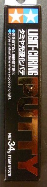 光り硬化パテ　蛍光灯の光で固まります。