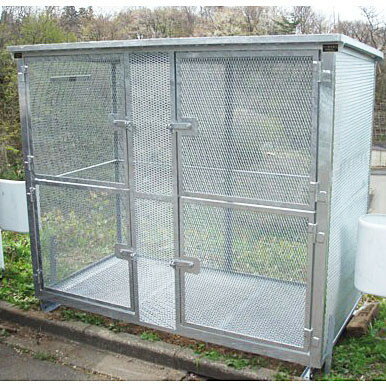 ●扉は開き戸4枚（上下）タイプです。 ●商品は完成形でのお届けなので、すぐに使用できます。 ●キャスターは出荷時に必ずついた状態で発送しますが、輸送時に、キャスターが破損したとき用に予備2個も同梱発送します。 ●ライナー（8枚程度）と予備ボ...