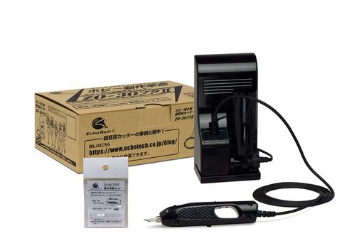 ・プラスチックがサクサク切れるホビー用に開発された超音波小型カッターZO-30プラII・プラモデル製作などに最適なローコストモデル。薄刃体験セット付き。・本体電源をONにして、手元スイッチを押すと動作します。(押している間だけ動作)・超音波...