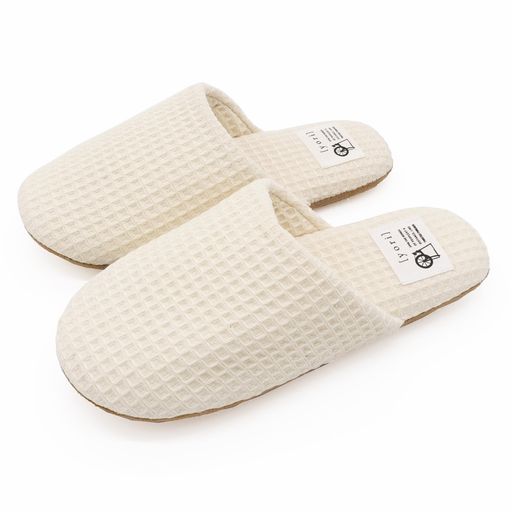 本体サイズ:約27x22x7.5cm 本体重量:約125g 素材・材質:(表)綿、(底)ポリエステル 原産国:中国 適応サイズ:約23cm~24.5cm