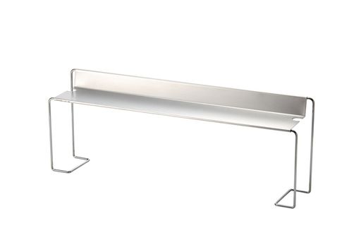素材・材質:棚板:ステンレス鋼(クロム18%)、脚:鉄(クロムめっき) 組み立てる必要がある サイズ:幅58.5x奥行11x高さ22.3cm 本体重量:620g 生産国:日本 使用可能なシンクの奥行内寸(約):39.5〜44.0cm(伸縮し...