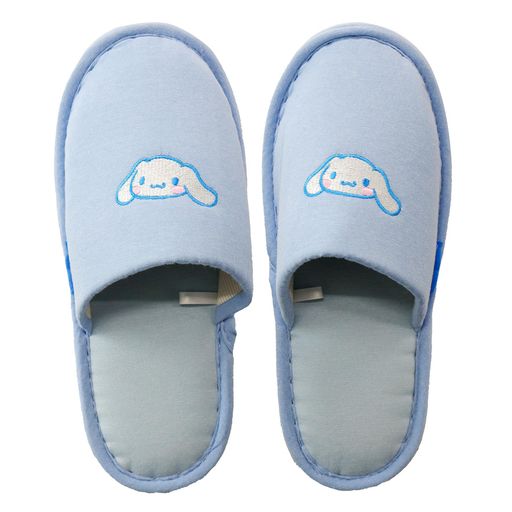 サイズ:約H26~W11cm(約22~24cm対応)/生産国:中国 組成:表:T/C50/50裏:PE100%スエード/仕様:織りネーム・ファーアップリケ刺繍 約22~24cm対応のスリッパです。 シンプルなデザインで使いやすいです。 (C...