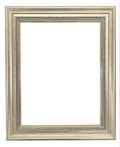 装飾が特徴的なヴィンテージ風で存在感のある軽量フレームです。豪華な雰囲気で華やかにお部屋を彩ります。 全サイズ1.5mm厚UVカットアクリル仕様 重量:1340g フレーム素材:樹脂製 付属品:吊り金具・紐