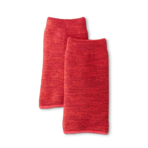 サイズ(約):横10cmx縦21.5cmx厚さ1.5cm重量(約):60 材質:アクリル67%・ナイロン14%・ポリエステル14%・毛4%・ポリウレタン1% 生産国:日本 まるで毛布を巻いているようにふかふかで足元からの冷えをシャットアウト...