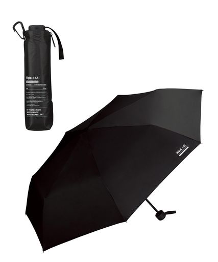 雨 風に強いだけではなく、しっかり大きめの直径93cm。特殊な骨構造で実現した、風に強く大きめの折りたたみ傘。一般的な折りたたみ傘より太いグラスファイバーと、高強度樹脂パーツを使用。強風を受けたときにあえて反り返る仕様にすることで、風の衝撃...