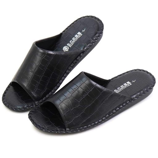 ■1足1足ハンドメイドで丹念に仕上げています ■ヒールがあるので歩きやすい ■靴と同じ木型で設計をしています ■フローリングでも滑りにくい靴底設計 ■汚れてもお手入れが簡単