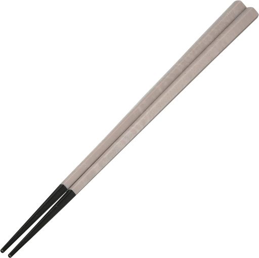 ARAS(エイラス)シリーズの箸(chopsticks)は、手に馴染みやすい五角形のデザインと高品質な日本製生産技術が特徴です。 人気の黒をはじめ、五色のカラーから選ぶことができます。箸箱はご用意していませんが、ペア箸や夫婦箸(めおとばし)...