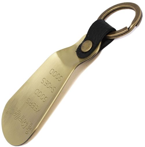 サイズ:本体/全長127mm・幅39mm、二重リング/内径25mm、素材:真鍮(Brass)革:牛革、生産:日本製 靴べら本体は、大きさとフォルムが手にしっくりと馴染む、使いやすいキーホルダータイプの靴べら。かかとに沿うなめらかなカーブ。上...