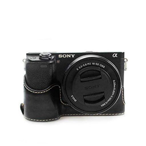 素材:PUレザー重量:100g対応機種:ソニーSONYミラーレス一眼α6000α6300 今人気のデジタル一眼カメラSONYミラーレス一眼α6000とα6300。このカメラを、保護するだけでなくオシャレにドレスアップしてくれるのがPUレザー...