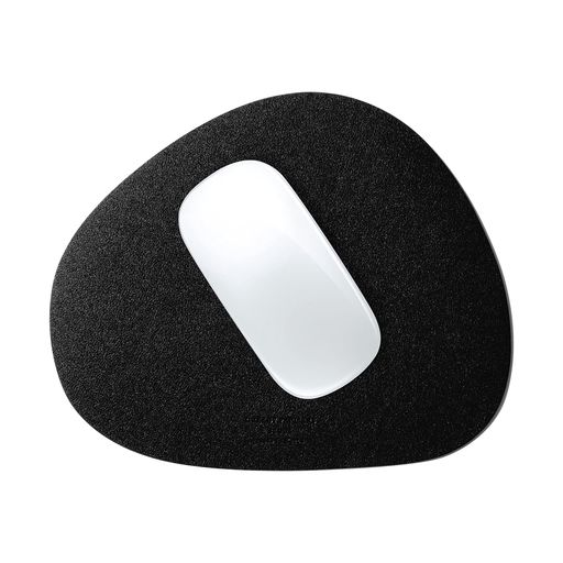 【滑り防止ノンスリップパッド】マウスパッドの裏面に耐熱性の優れた高級ノンスリップパッドを付着しました。机から簡単に押されたり滑ったりせず、不便なく安定感持って使用できます。前面は雰囲気のある革の生地、裏面は実用性の高いノンスリップパッドを使...