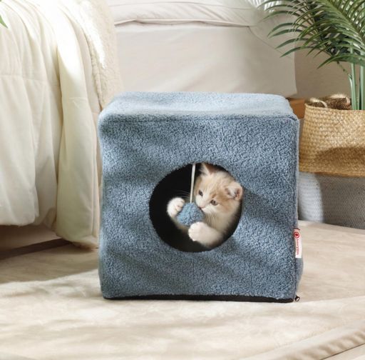 猫ハウス 広々サイズでぽっちゃり猫ちゃんも快適:ゆったり設計のスクエア型猫ハウスは、体の大きな猫ちゃんでも窮屈さを感じず、のびのびとくつろげる空間を実現します 取り外し可能な両面クッション付き:中には取り外せるふわふわクッションを搭載。一方...