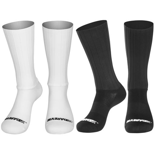 【素材&amp;Aeroデザイン】97%ナイロンと3%スパンデックスを採用されて作成したスポーツソックス、優れた通気性と吸汗性が持っています。加えに軽量で伸縮性に優れます。サイクル用のエアロソックスのレッグ部分に使用される技術は、滑らかな生...