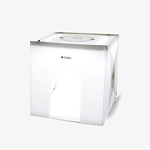 Foldio2Plusは38センチのポータブル製品写真スタジオで、eコマースビジネス向けの素晴らしい製品画像の作成に役立ちます。今すぐ購入してコンテンツを作成してください。