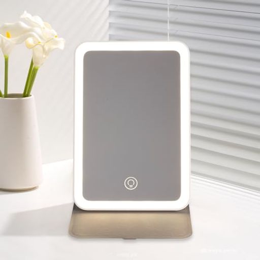 ❂サイズ:190*130*18mm素材:PUレザー+ガラス鏡カラー:ホワイトパッケージ内容:鏡本体、充電ケーブル、説明書 ❂【軽量コンパクト・角度調整可能】本製品はコンパクトなサイズなので旅行先やお出かけなどの持ち運びが便利です。朝方や夜な...