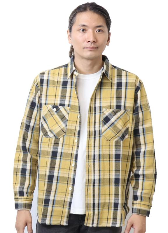 ET2138-528-04定番のワークシャツ型で、左右のパッチポケットやペン差しなど、ワークウェアらしいディテールがポイントです。レギュラーフィットなので、様々な体型の方に合わせやすいシルエットです。素材:綿原産国:中国色:MUSTARDサ...