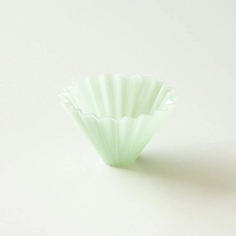 ORIGAMI オリガミ ドリッパー air S（1～2杯用） マットグリーン 日本製軽量、耐衝撃性に優れ、気軽に持ち運びが出来るAS樹脂製のORIGAMIドリッパー(air S)です。冷めにくく、抽出時の湯温を維持しやすいのも利点です。プ...