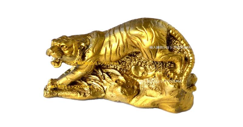 干支 虎 置物 とら 飾り物 縁起物 トラ 風水 寅 (銅製)サイズ：10.3×4.5×6cm重量：395g材質：銅(真鍮)お手入れ方法：輝きがなくなったり、変色したりしたら市販の金属磨き（銅・真鍮対応）で磨くと銅本来の色・艶を取り戻します...