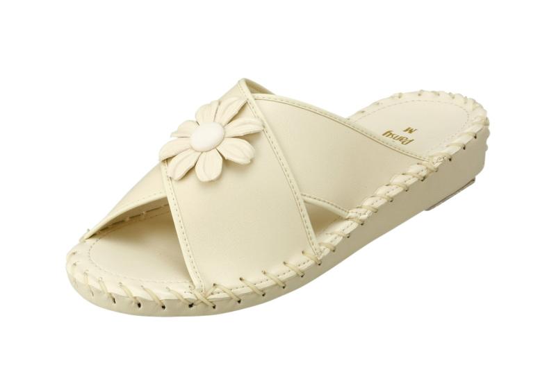 [パンジー] 9370 室内履き RoomPansy ルーム片足重量:約112g/ヒールの高さ:約3.5cm/原産国:中国甲表素材:合成皮革/底材:合成皮革