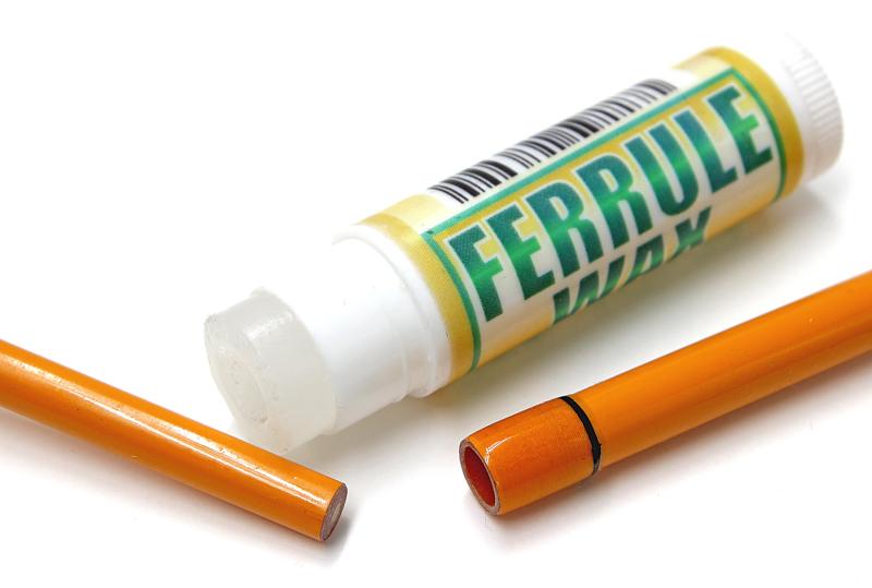 アキスコ(AXISCO) フェルールワックス釣り竿の継ぎ目用、リップ型。スピゴット、オーバーフェルール、振り出しと種類を問わず使用できます。最初に塗っておけばフェルール部の保護(擦り減り防止)になります。また、固着の防止にもなります。