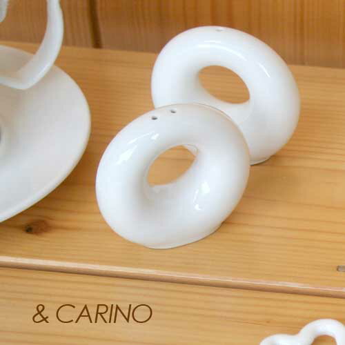 DETAIL ■サイズ 幅6.4×奥行2.6×高さ6cm ■材質 磁器 ■備考 磁器製品のため多少寸法は異なります。真っ白なカラーとド−ナッツのように丸く穴のあいたフォルム。 これは、イタリア語で「リング」という名のソルト＆ペッパー容器なん...