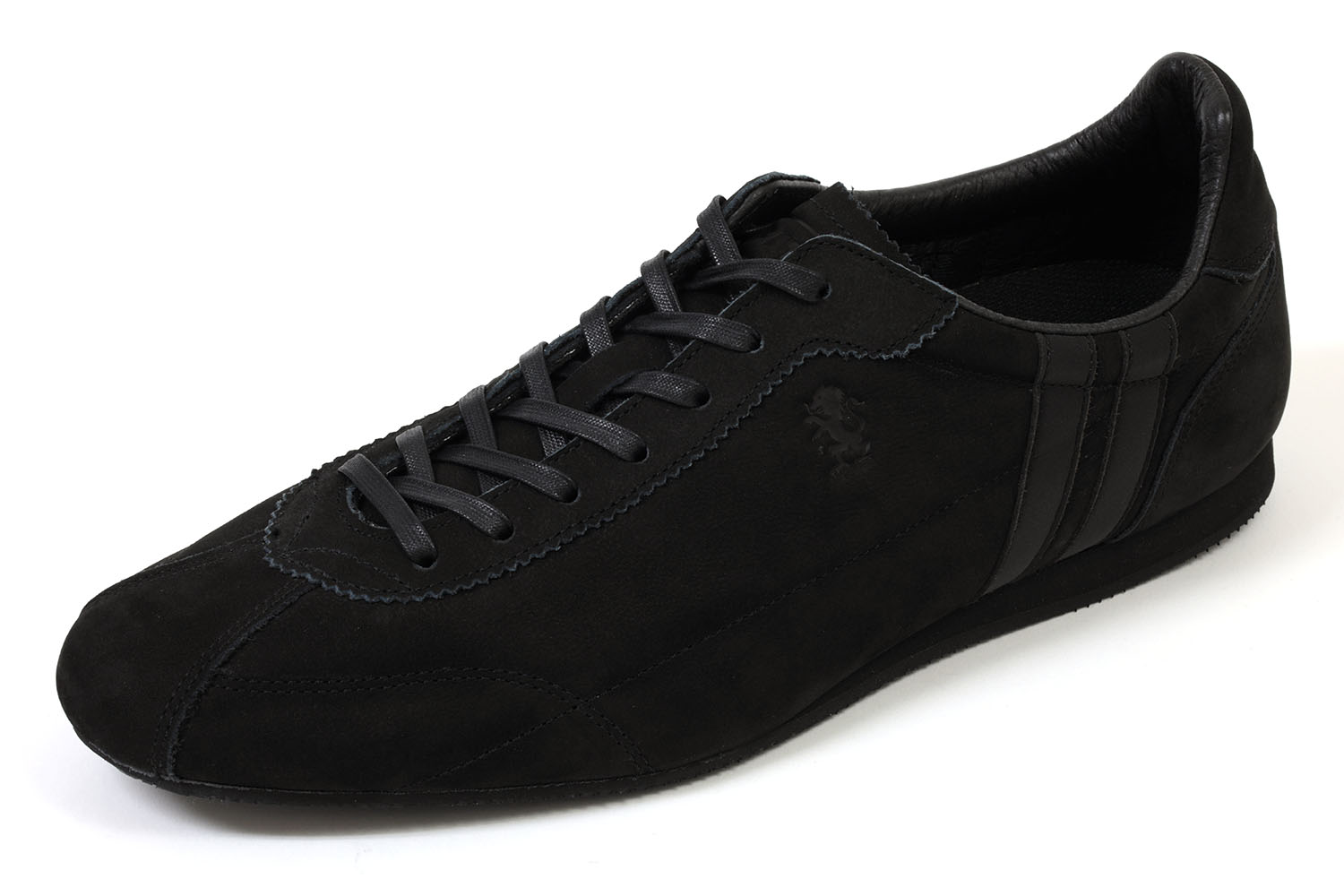 パトリックの定番「ダチア」の素材提案モデルです。 アッパーにシボ感が美しいシュリンクヌバックを使用し、光の角度によって表情を変える質感が上品さと存在感を両立します。 柔らかく足なじみの良いレザーで、オールシーズン快適に着用可能です。 ※でき...