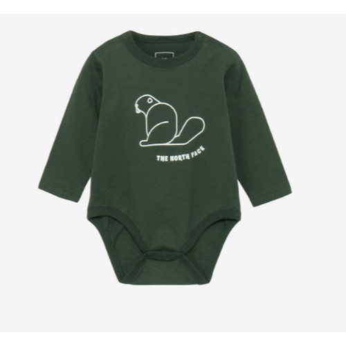 オーガニックコットンを使用した、ゆったりシルエットの長袖ロンパース。オーガニックコットンの天竺素材は、やわらかな肌触りが特長です。着脱しやすいよう、左肩ドットボタン仕様、股下はボタン開きになっています。ヨセミテに生息する動物のイラストをフロ...
