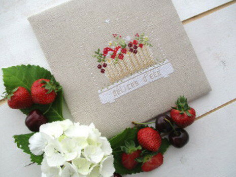 ☆クロスステッチ・チャート☆Une Croix le Temps d'un The“#2009”☆ステッチカウント76W×74H☆フランス語表記