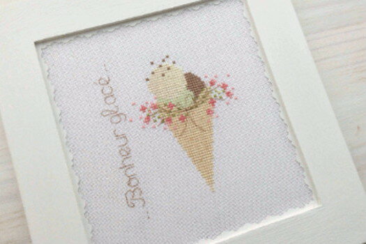 ☆クロスステッチ・チャート☆Une Croix le Temps d'un The“#1812”☆ステッチカウント55W×62H☆フランス語表記