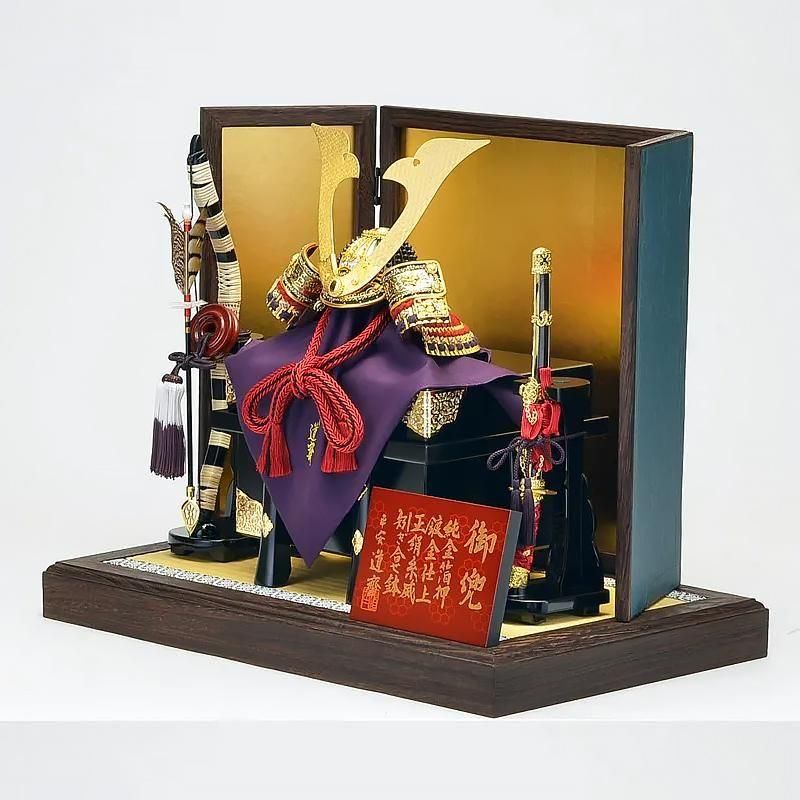 ・作者：：平安道齋作・伝統の工芸品：製作地 千葉県・サイス(cm)：幅60×奥行38×高さ48・正絹縅、剝合せ鉢、金箔押調度金具・本金鍍金、本金箔押し小札★作者：平安道斎（へいあんどうさい）研究精進を重ね、荘厳華麗で力強い作風。父である二代...