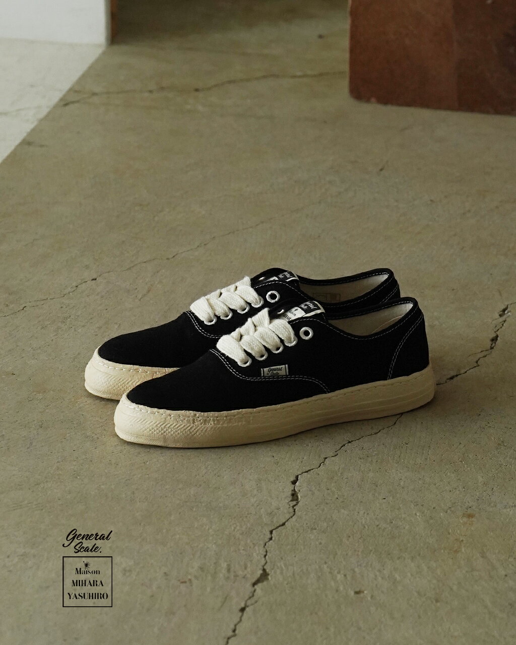 名作の経年変化を表現 Maison MIHARAYASUHIRO × General Scale.「 "COLORADO" Canvas Low-Top Sneakers 」 キャンバス素材のアッパーを採用したクラシックなスケートシューズモ...