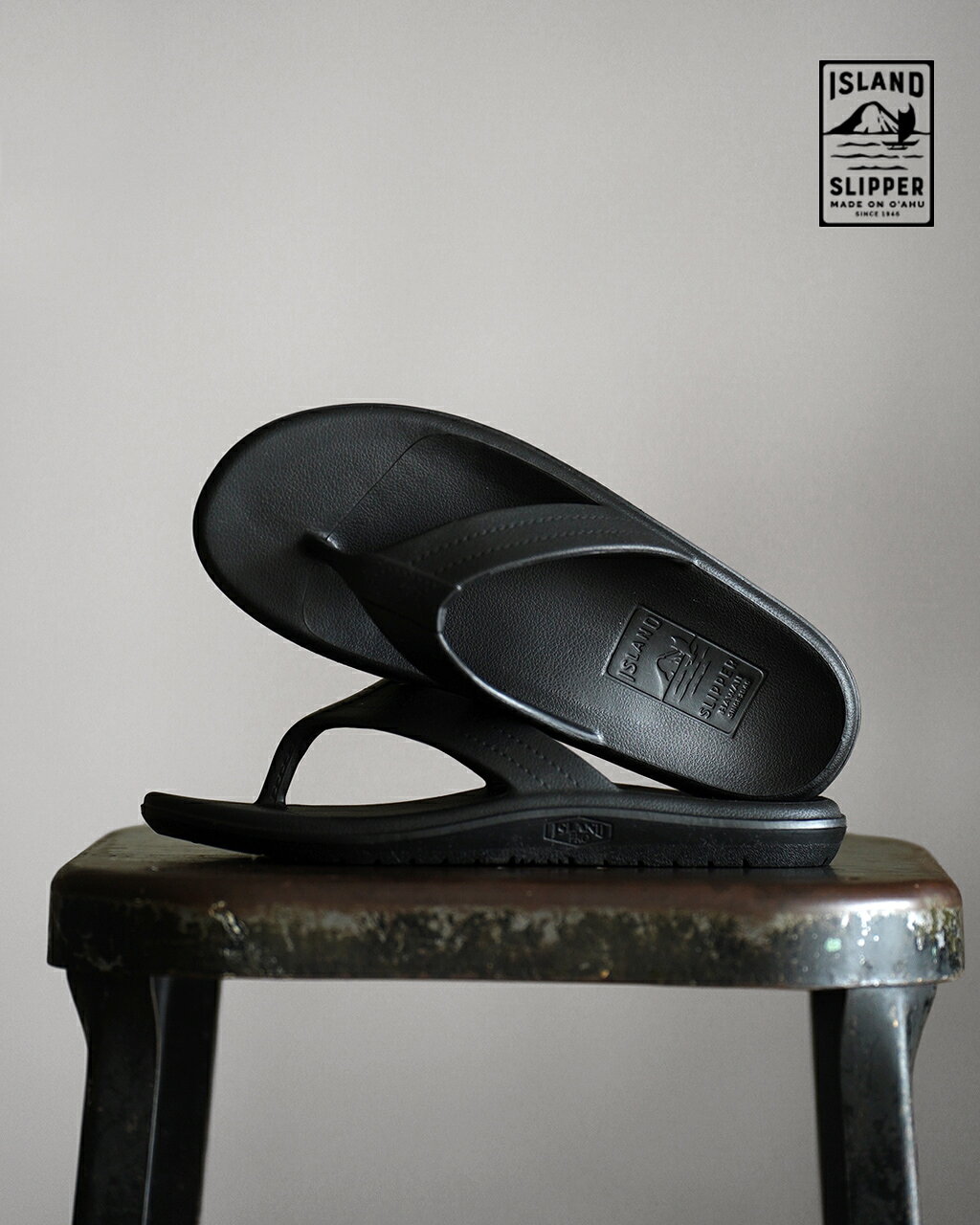 定番202の意匠を軽やかに ISLAND SLIPPER / アイランドスリッパ「 TONG 202EVA / トングサンダル 」 【デザイン】 「水辺でもISLAND SLIPPERを履きたい」という多くの声から誕生した、ブランド初のEV...