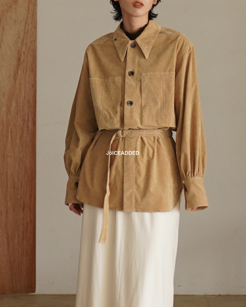 J&ouml;ICEADDED / ジョイスアディッド「 Geometric ST Overshirt 」 ジャケットに用いられるような厚手の生地を使用しながらも、軽やかに羽織れるシャツデザインに落とし込んだオーバーシャツ。ステッチワークの...