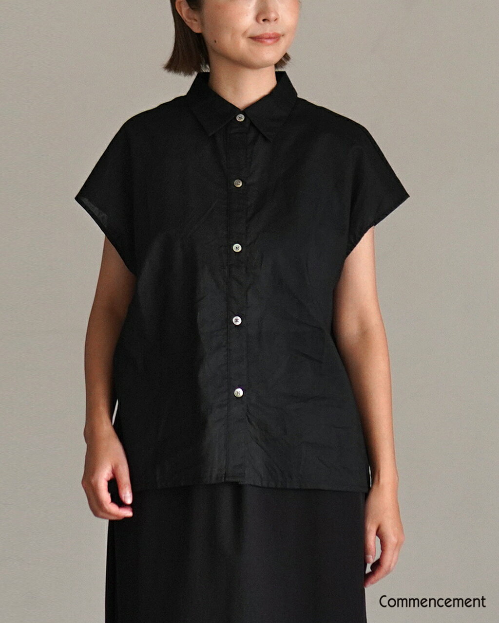 メーカー希望小売価格はメーカー商品タグに基づいて掲載しています清涼感をまとう洗練シャツ Commencement / コメンスメント「 フレンチスリーブ シャツ 」 【デザイン・生地】軽やかな着心地と女性らしいバランスが魅力のフレンチスリー...