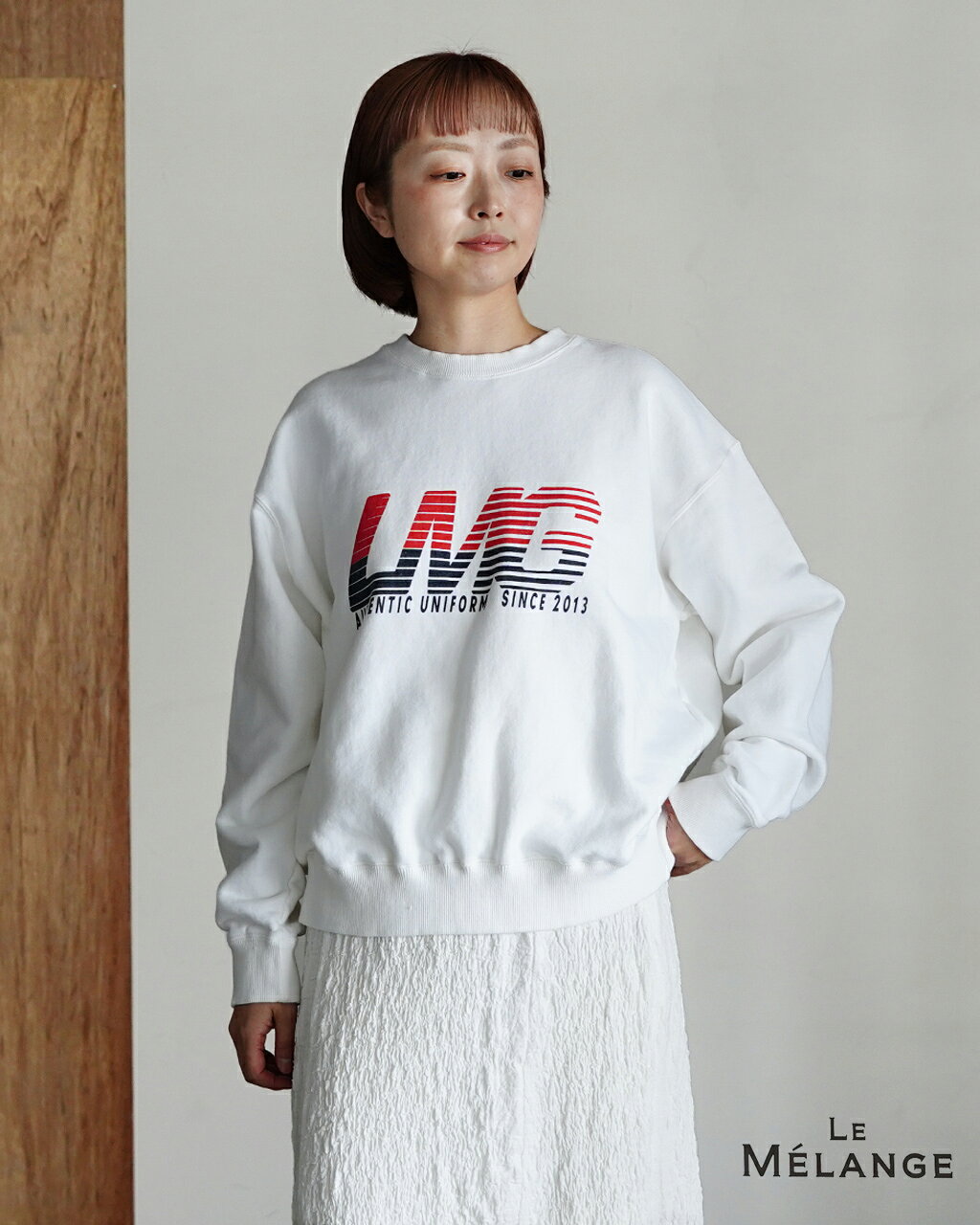 メーカー希望小売価格はメーカー商品タグに基づいて掲載しています程よいラフさで、大人カジュアルを引き締めて LE MELANGE / ルメランジュ「 スウェット トレーナー 」 【デザイン・生地】力の抜けた大人のカジュアルスタイルにちょうど良...