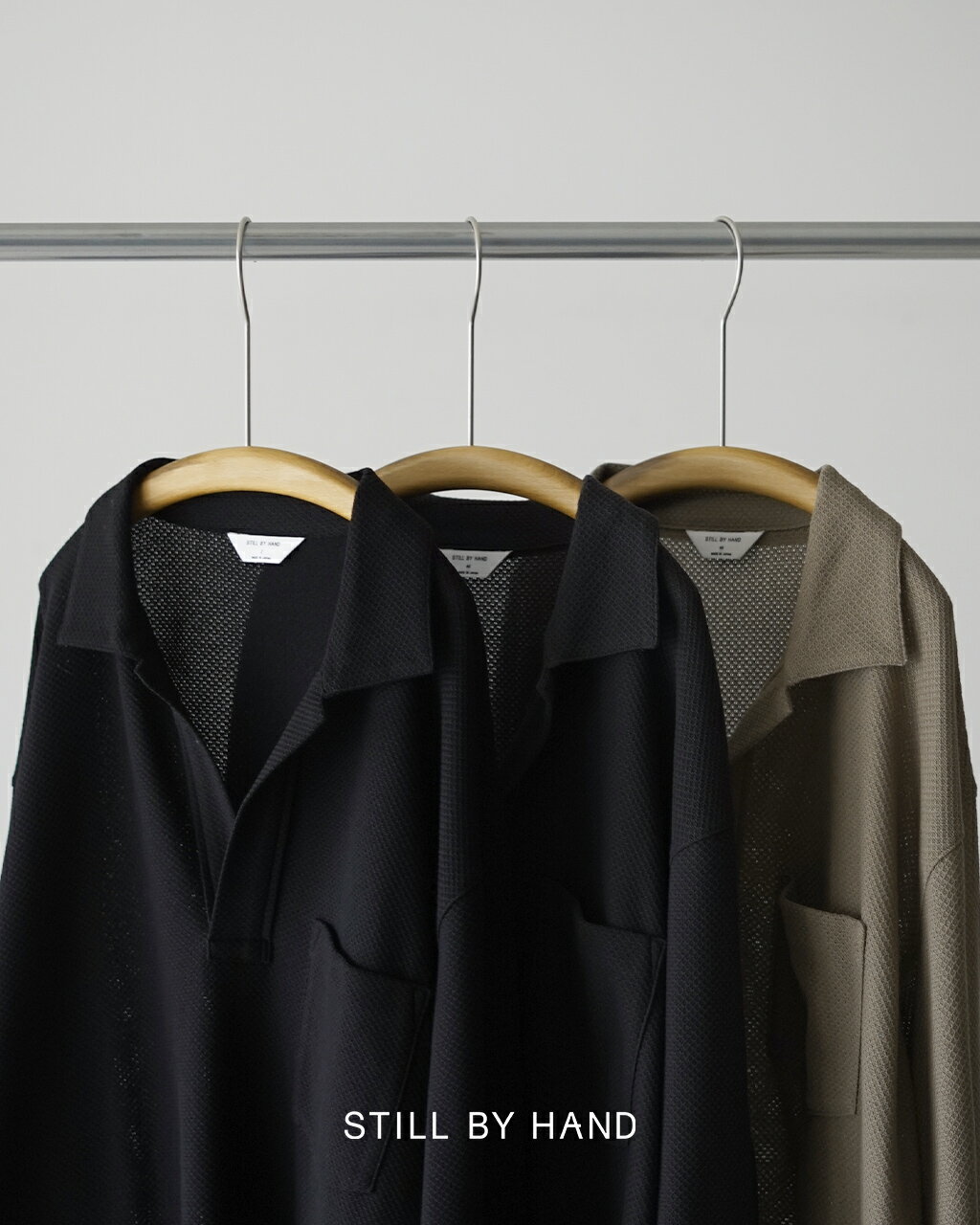 STILL BY HAND / スティルバイハンド「 Moss stitch skipper shirt 」 STILL BY HANDが別注したコットン/ポリエステルの鹿の子を使用したスキッパーシャツ。軽さのある生地ながら、適度なハリがあ...