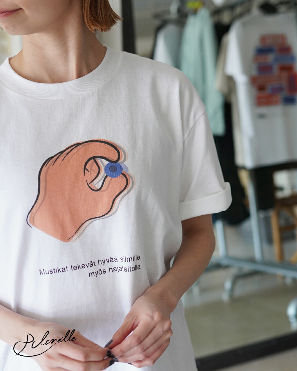 さりげないユーモア Plan&eacute;lle / プラネル「 GOOD FOR EYES? Tシャツ 」 【デザイン】Plan&eacute;lle（プラネル）は、上品に、しなやかに、そして自由に旅を楽しむ“彼女”のためのTシャツブラ...