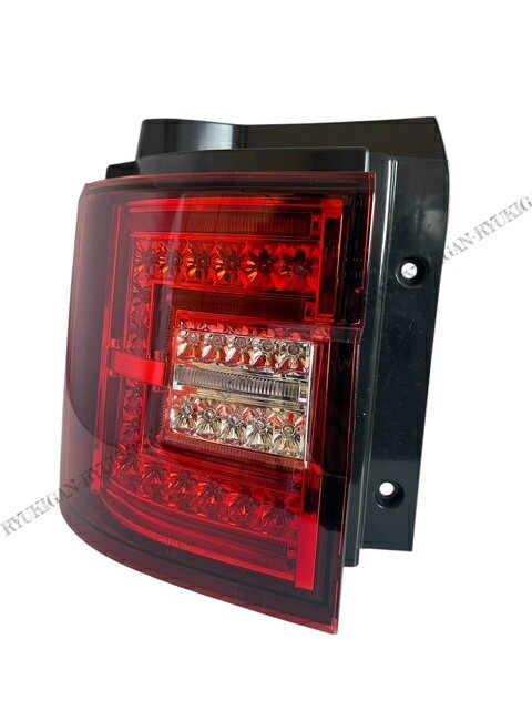 【適合】デリカD5用 【数量】1 ●片側のみの販売。（助手席側） 【カラー】レンズレッド（インナーパネル：クロームメッキ） 【ポジション】砲弾LED点灯 【ブレーキ】コの字が点灯 【ウインカー】LEDインジケーターによる点滅 ※流れるウイン...