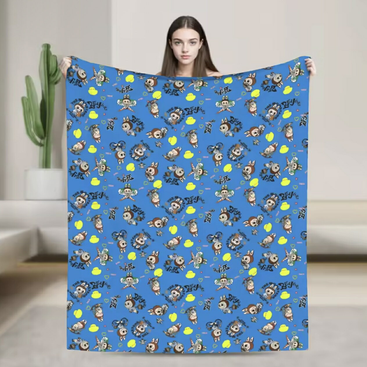 ラブブ風 ブランケットは、子供たちにぴったりのかわいいブランケットです。 お部屋でのひざ掛けとしても、アウトドアでの冷房対策にも大活躍！ 旅行やキャンプのお供にも最適です。 男の子も女の子も喜ぶデザインで、誕生日やクリスマスのプレゼントにも...