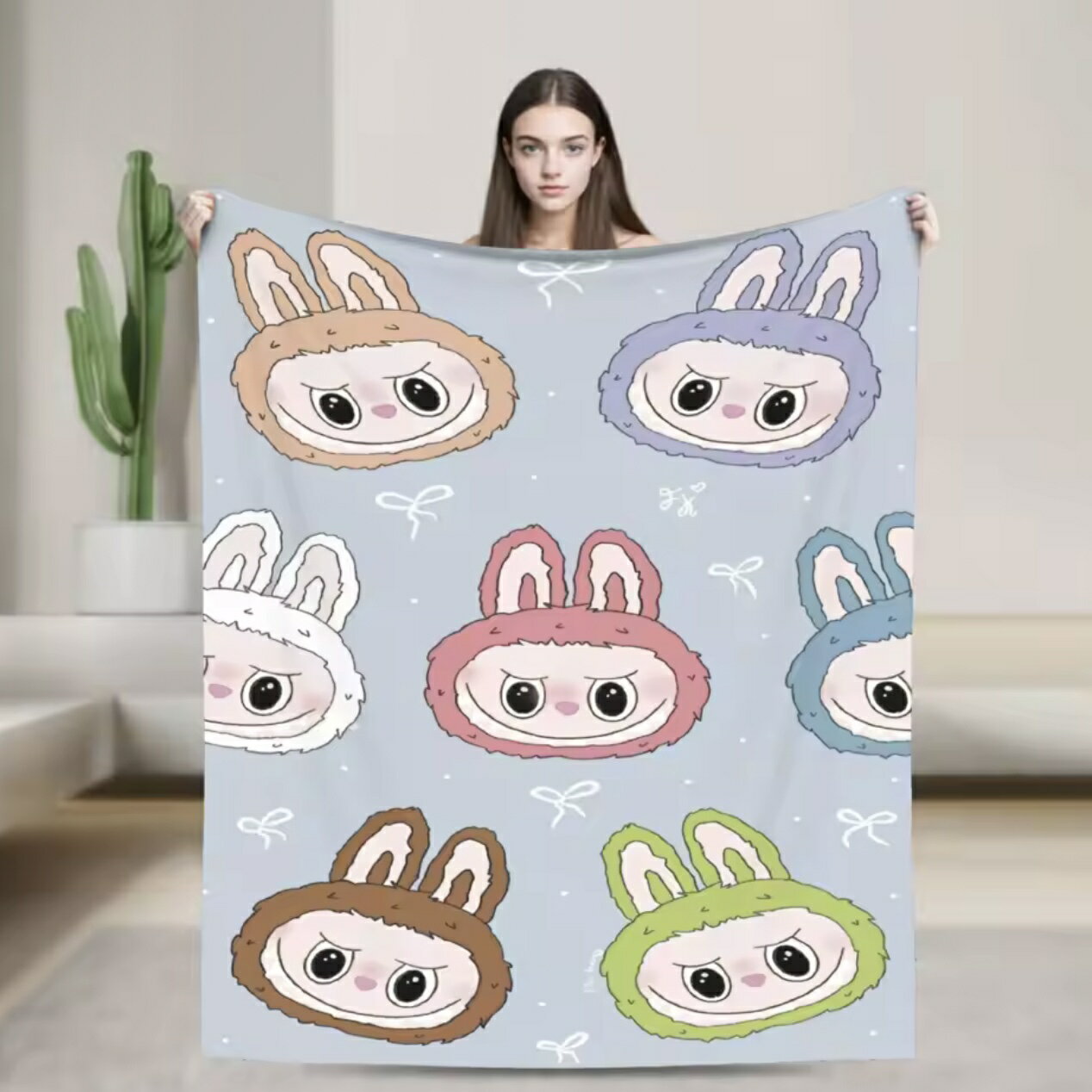 ラブブ風 ブランケットは、子供たちにぴったりのかわいいブランケットです。 お部屋でのひざ掛けとしても、アウトドアでの冷房対策にも大活躍！ 旅行やキャンプのお供にも最適です。 男の子も女の子も喜ぶデザインで、誕生日やクリスマスのプレゼントにも...