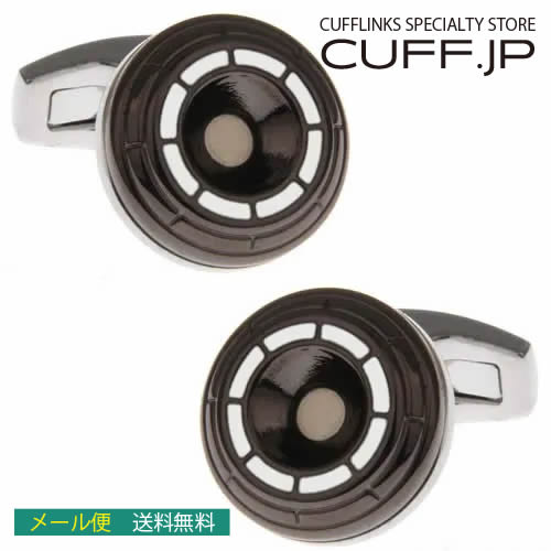 重厚感のあるドーム型のカフス。 中央には窪みを入れ、それを囲むように白のカラーリングが施されています。 大ぶりで武骨な男らしさがありつつ、美しい都会的なデザインで 日常使いからパーティーシーンまで幅広くご使用いただけます。 専用のポーチにい...