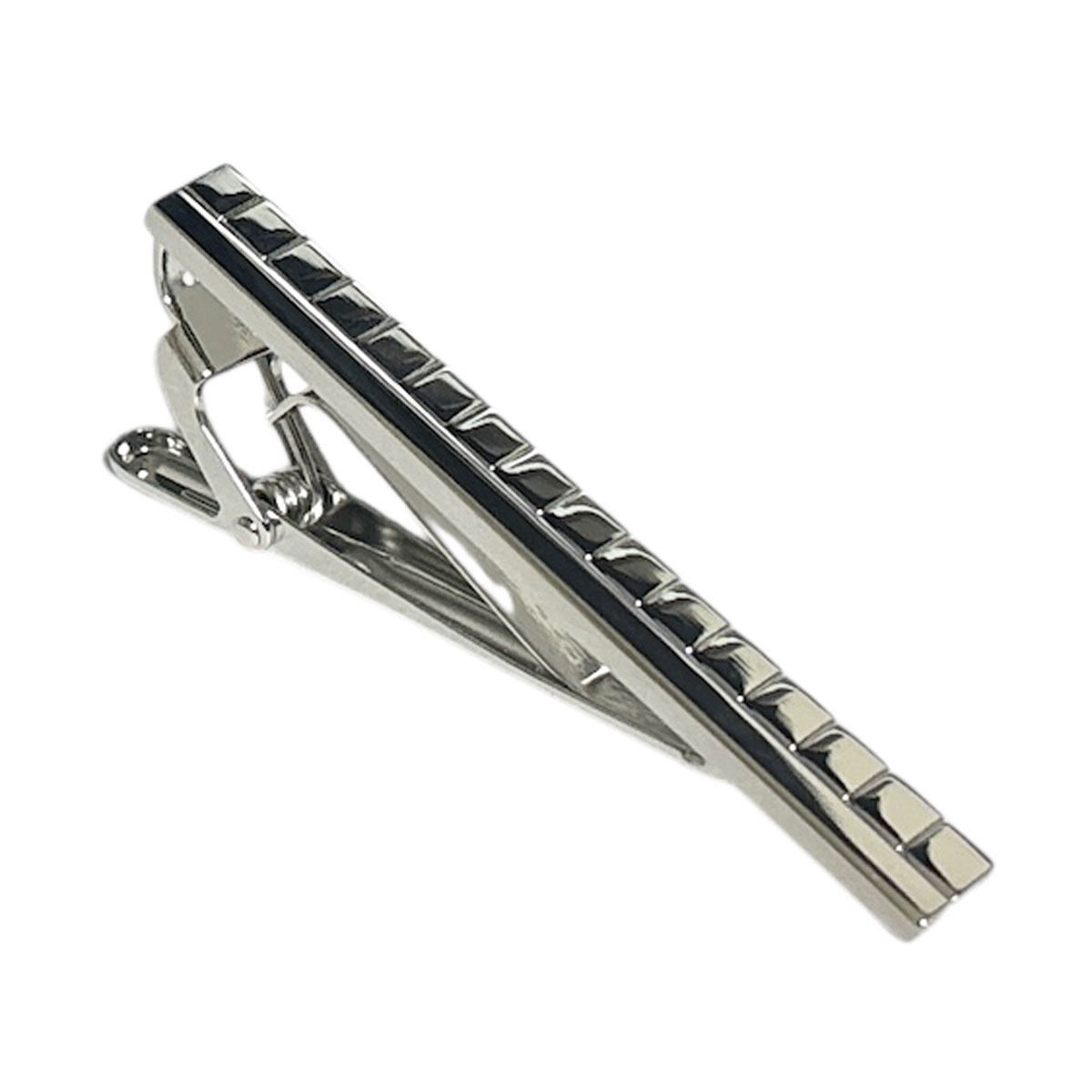 ネクタイピンのハーフラインより上部に スクエアーデザインが施されたネクタイピン シンプルなデザインだけに使い勝手が良いですよ ベースカラー-シルバー 素材-真鍮（brass) サイズ-5x55mm ・選べるお支払い方法　　・各種クレジットカ...