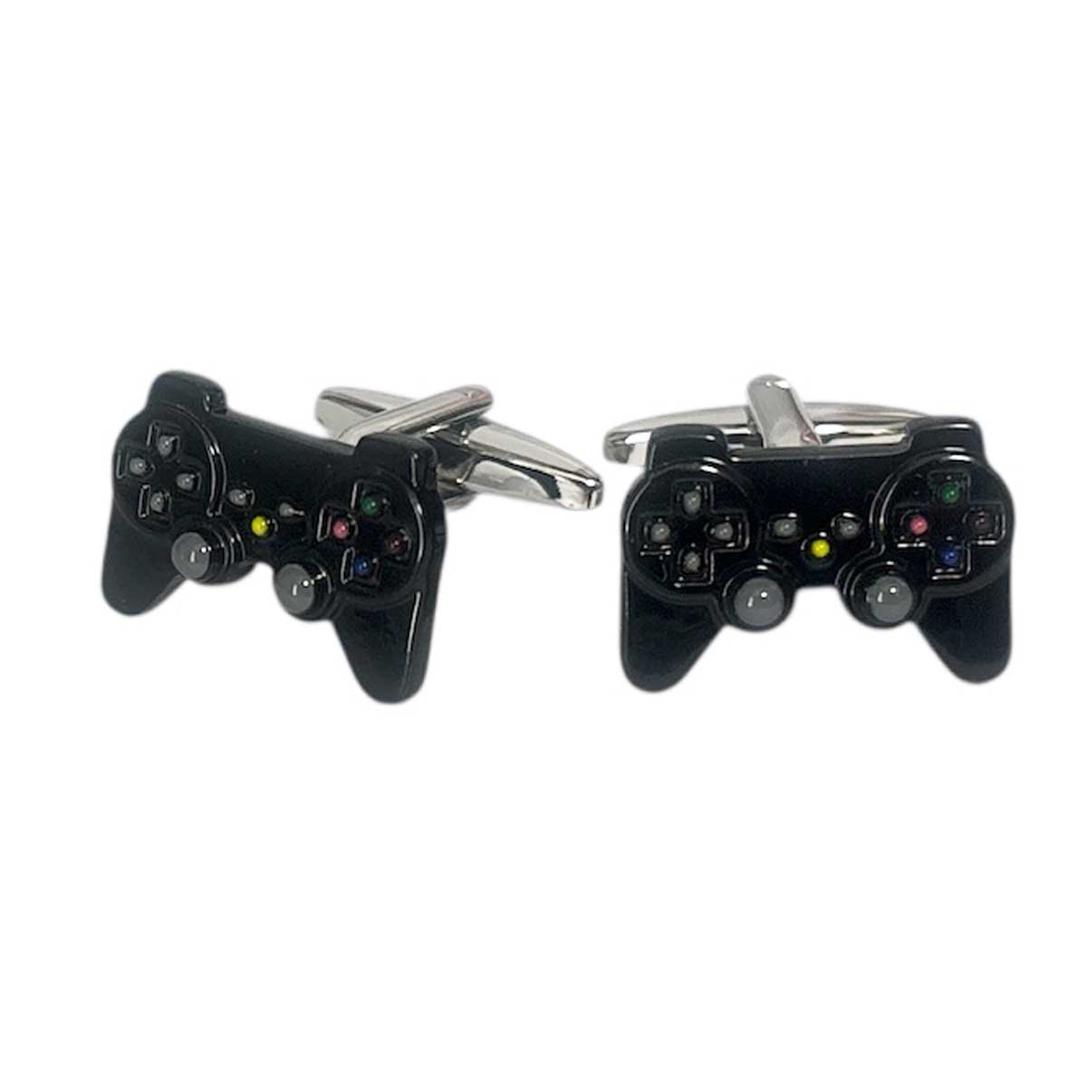 テレビゲームのコントローラーをモチーフに したカフスボタン。袖口に遊び心が あっておすすめですよ ベースカラーーシルバー 素材ー真鍮・ロジウムコーティング サイズー14x20mm ・選べるお支払い方法　　・各種クレジットカード　・代金引換　...