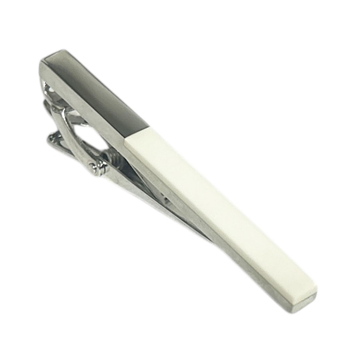 ホワイトアクリルをアクセントに使用した 英国エリザベスパーカーのネクタイピン ビジネスシーンで活躍しますよ。 ベースカラー-シルバー 素材-真鍮（brass) サイズ-5x55mm ・選べるお支払い方法　　・各種クレジットカード　・代金引換...