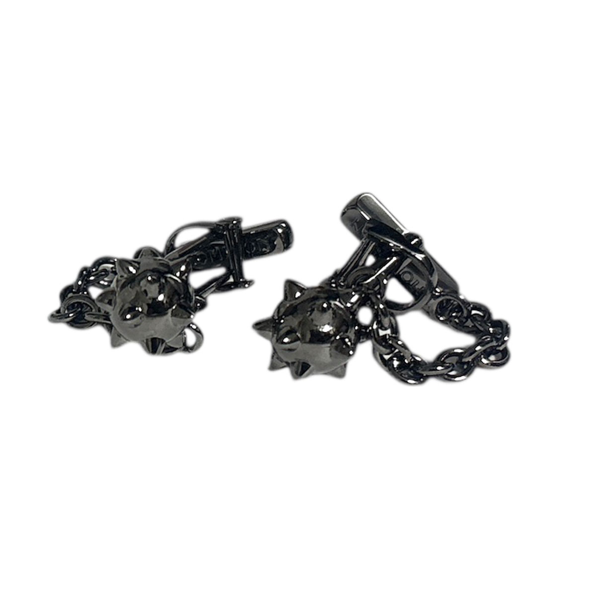 鉄球にトゲがついた武器をデザインした 英国トンプソンのカフスボタン。 チェーン付で袖口をしっかりホールドしますよ ベースカラーーガンメタ 素材ー真鍮(brass) サイズー直径約12mm ・選べるお支払い方法　　・各種クレジットカード　・代...