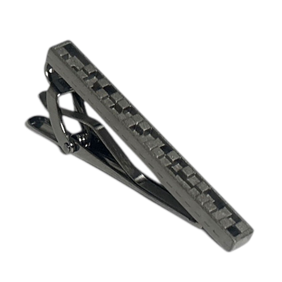 トンプソンがデザインするガンメタカラーネクタイピン フェイス部分にはたくさんのキューブが 高さ違いでデザインされ綺麗な仕上がりになっていますよ ベースカラー-ガンメタ 素材-真鍮（brass) サイズ-5x50mm ・選べるお支払い方法　　...