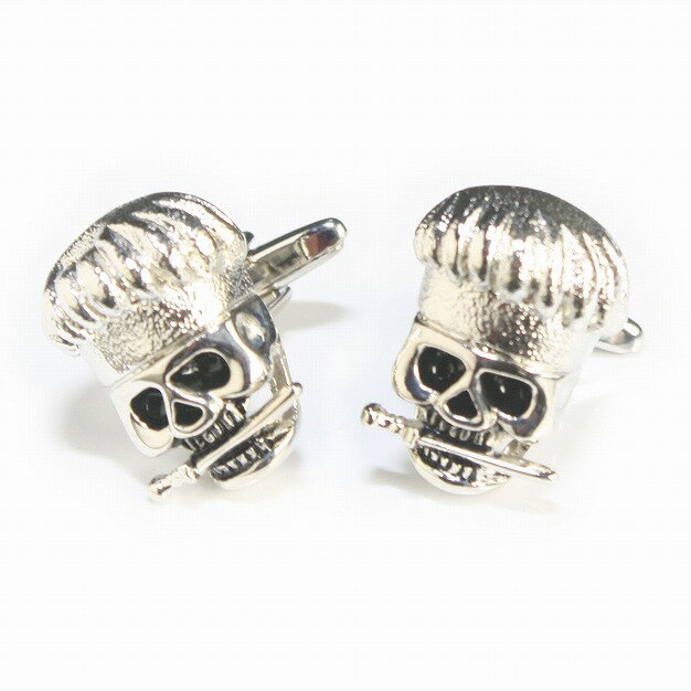 坊っちゃんヘアーのスカルモチーフカフスボタン。 口にはナイフを加えていますよ。 ユニークなスカルデザインですね♪ ベースカラーーシルバー 素材ー真鍮(brass) サイズー24x18mm ・選べるお支払い方法　　・各種クレジットカード　・代...