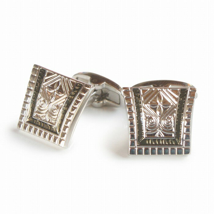 シルバーの美しい光沢が際立つスクエア型カフスボタンに、 ブラックラインがシャープなアクセントを添えるデザイン。 モダンでありながらクラシックな印象も持ち合わせており、 ビジネスシーンはもちろん、フォーマルな場にも最適です。 スーツスタイルに...