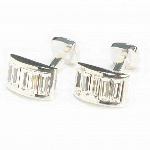 クリアーなクリスタルを5つ配した スタイリッシュなカフスボタン 袖口から覗くダークブルーのカフスに注目が集まりますよ♪ ベースカラーーシルバー 素材ー真鍮・ロジウムコーティング サイズー10x18mm ・選べるお支払い方法　　・各種クレジッ...