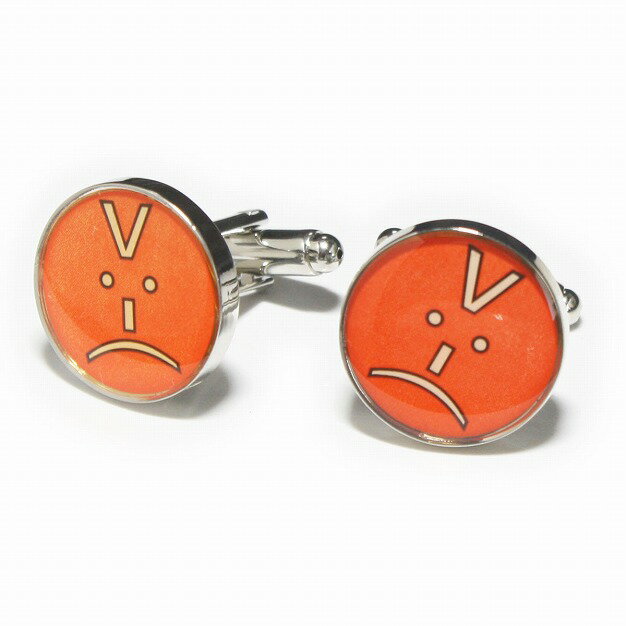 オレンジカラーをベースとした顔文字デザインの カフスボタン。ラウンドシェイプなので ちょっとかわいいボタンに見えますよ♪ ベースカラーーシルバー 素材ー真鍮・ロジウムコーティング サイズー直径18mm ・選べるお支払い方法　　・各種クレジッ...